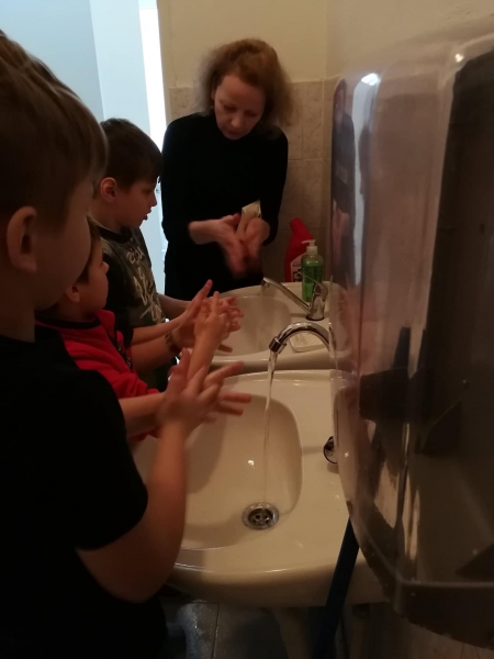 Prevencinė pamoka apie rankų ir dantukų higieną – Lietuvos kurčiųjų ir ...